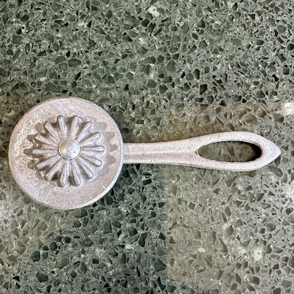 Kitchen | Vintage Aluminum Pastry Wheel Pie Crust Edger Cutter Crimper ...